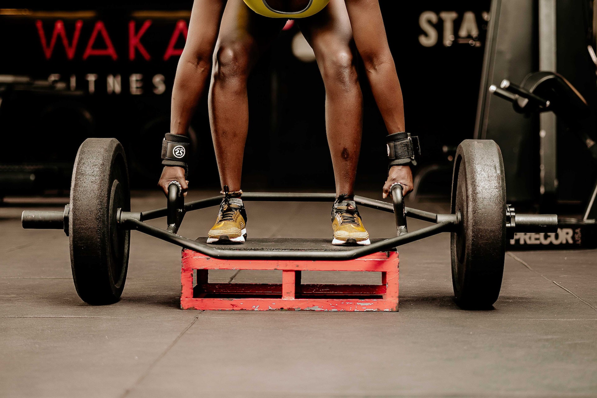 Hex Bar Deadlift - How To Do, Benefits, & Muscles Worked - AMMFitness