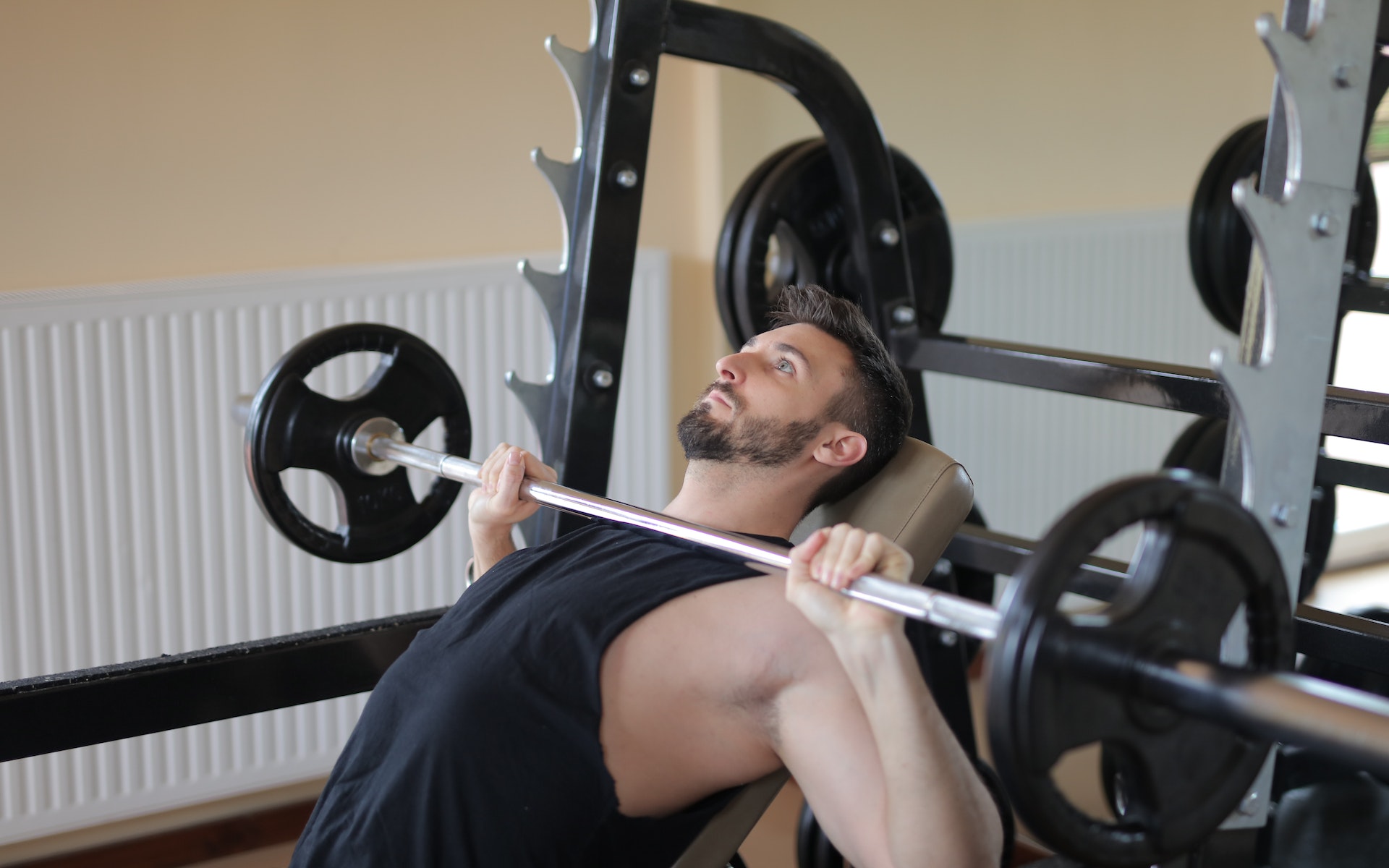Smith Machine Back Exercises - 5 Exercises To Add To Your Workouts